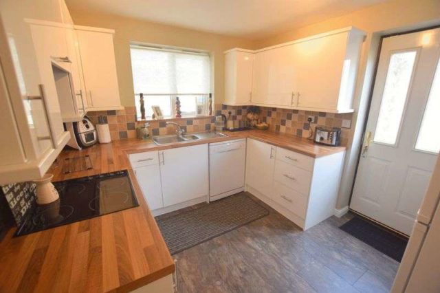 3 Bedroom Detached House For Sale In Cornwall Grove Bletchley Milton