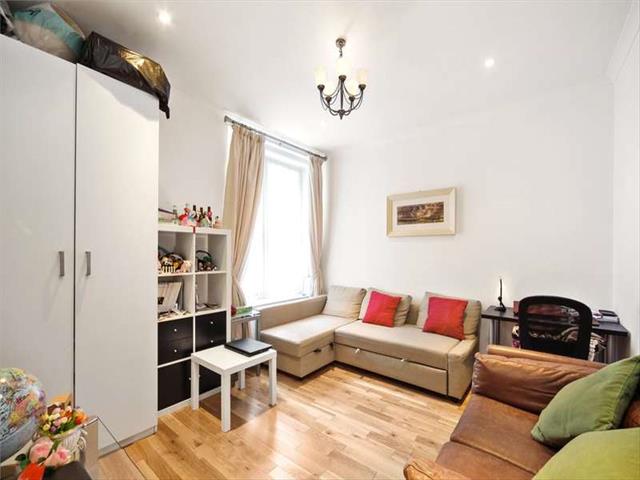 1 bedroom Ground Flat to rent in Prince of Wales Drive London SW11