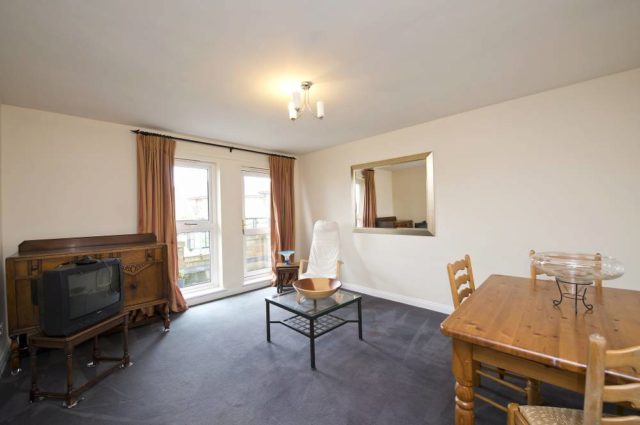 2 bedroom Flat to rent in Old Hospital Close London SW12