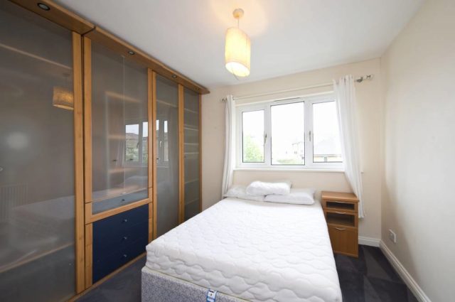 2 bedroom Flat to rent in Old Hospital Close London SW12