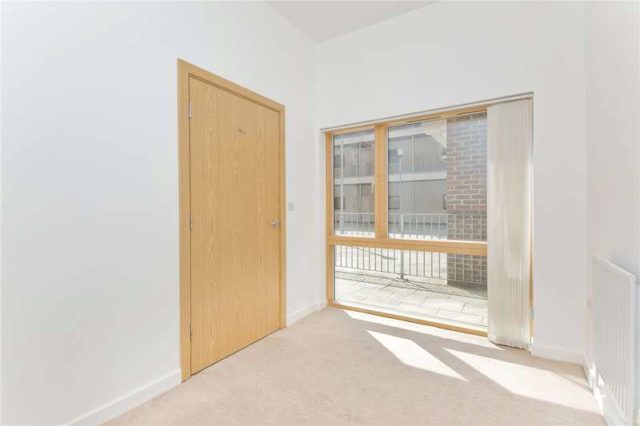 3 bedroom Flat to rent in Dalston Lane London E8