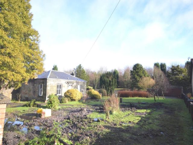 2 bedroom Bungalow to rent in Northall Road Markinch Glenrothes KY7
