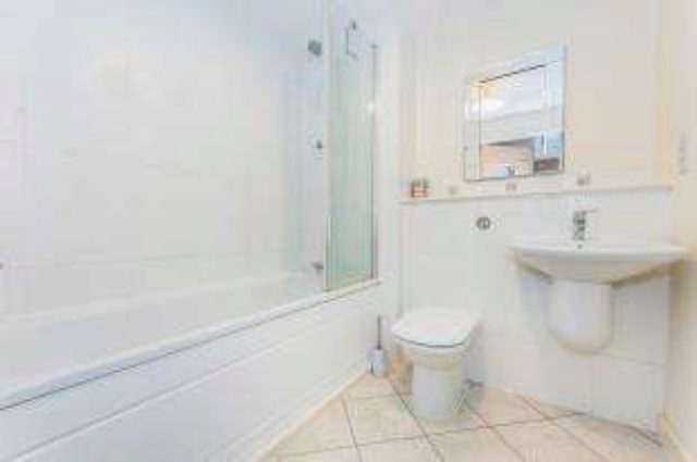 2 bedroom Flat for sale in Skerne Road Kingston upon Thames KT2