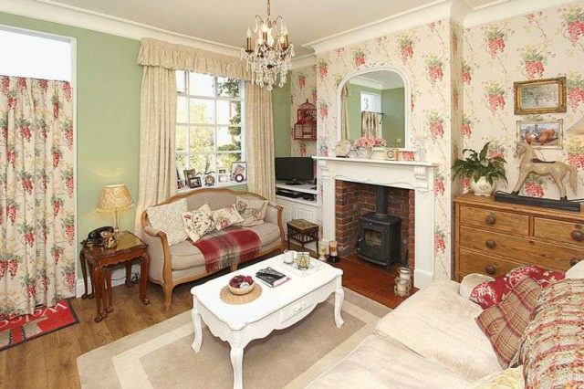 2 bedroom Cottage for sale in Oaken Lane Oaken Wolverhampton WV8