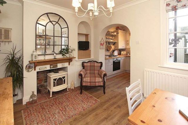 2 bedroom Cottage for sale in Oaken Lane Oaken Wolverhampton WV8