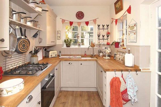 2 bedroom Cottage for sale in Oaken Lane Oaken Wolverhampton WV8