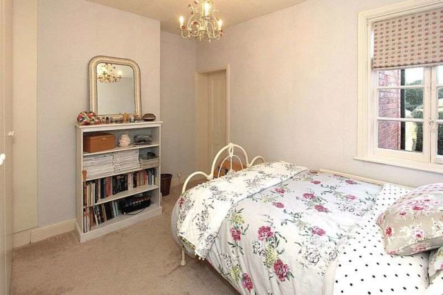 2 bedroom Cottage for sale in Oaken Lane Oaken Wolverhampton WV8