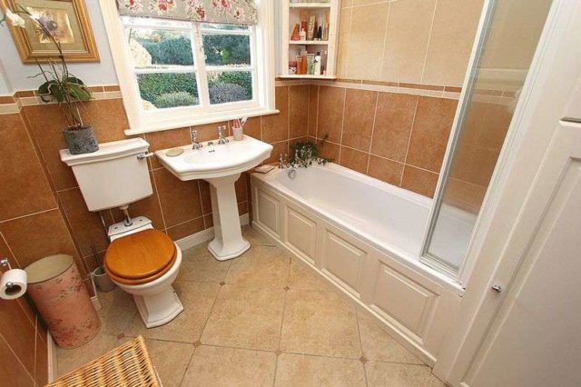 2 bedroom Cottage for sale in Oaken Lane Oaken Wolverhampton WV8