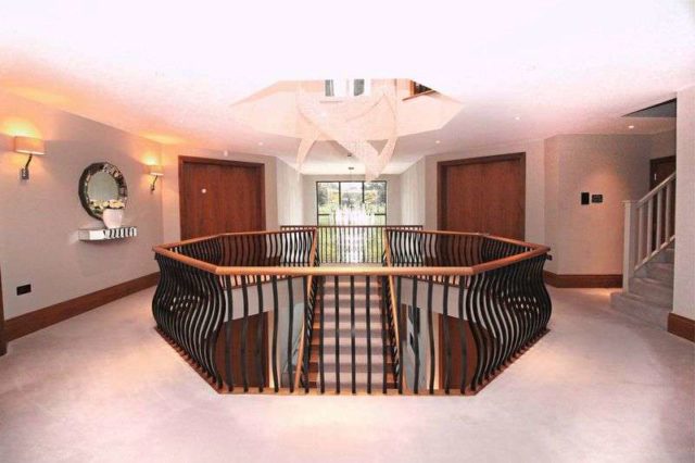 6 bedroom Detached house for sale in High Road Chigwell IG7