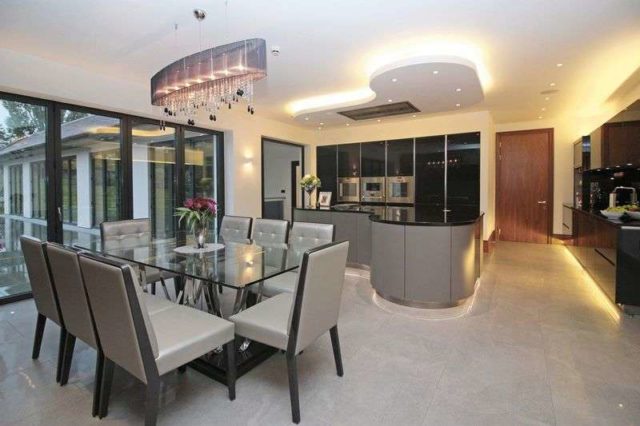 6 bedroom Detached house for sale in High Road Chigwell IG7