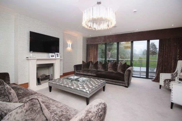 6 bedroom Detached house for sale in High Road Chigwell IG7