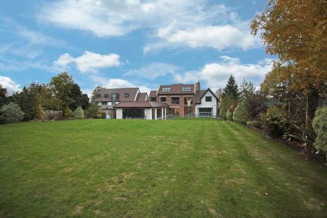 6 bedroom Detached house for sale in High Road Chigwell IG7