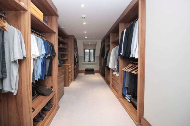 6 bedroom Detached house for sale in High Road Chigwell IG7