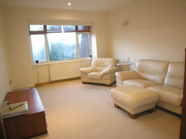 3 bedroom Flat to rent in Queens Park Gardens Bournemouth BH8