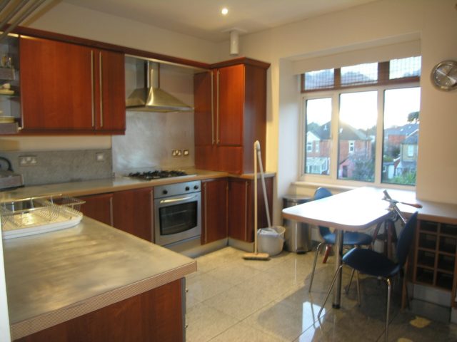 3 bedroom Flat to rent in Queens Park Gardens Bournemouth BH8