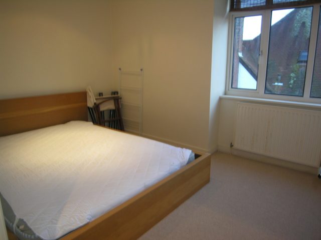 3 bedroom Flat to rent in Queens Park Gardens Bournemouth BH8