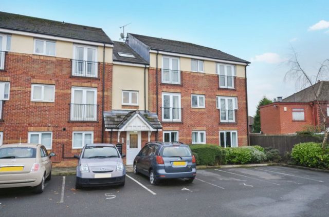 2 bedroom Flat for sale in Pinhigh Place Salford M6