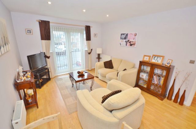 2 bedroom Flat for sale in Pinhigh Place Salford M6