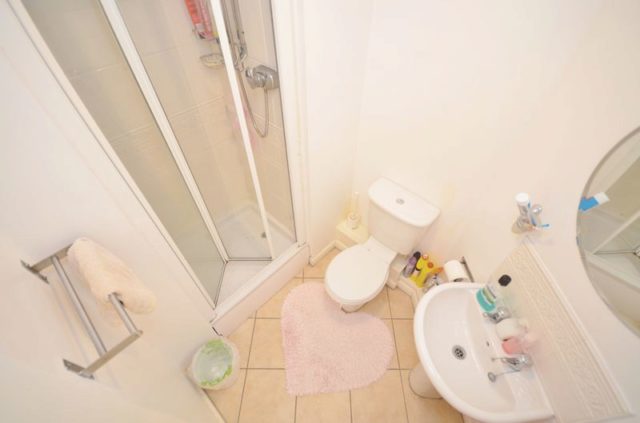 2 bedroom Flat for sale in Pinhigh Place Salford M6