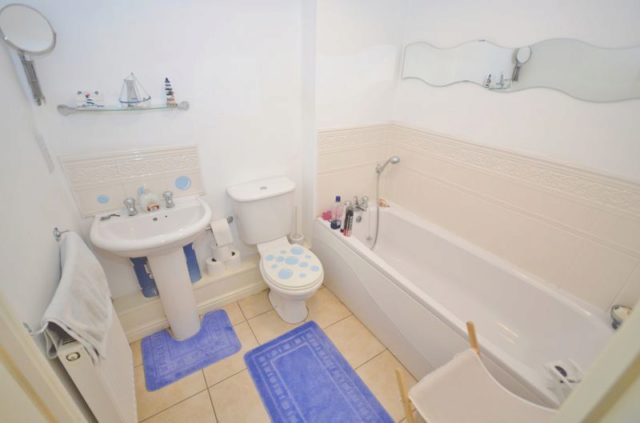 2 bedroom Flat for sale in Pinhigh Place Salford M6