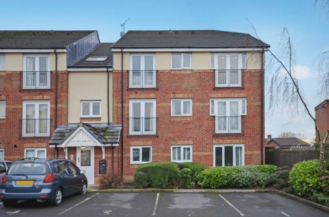 2 bedroom Flat for sale in Pinhigh Place Salford M6