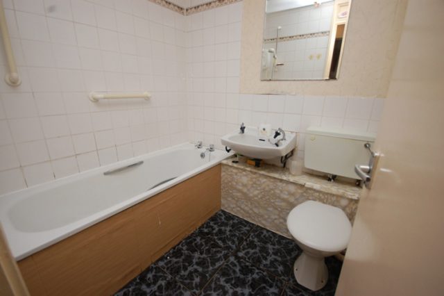 3 bedroom Flat to rent in Primrose Street Edinburgh EH6