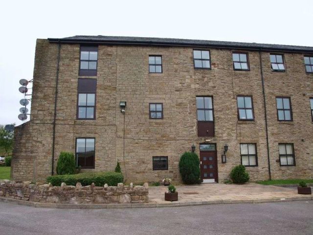 1 bedroom Flat to rent in Red Lumb Rochdale OL12