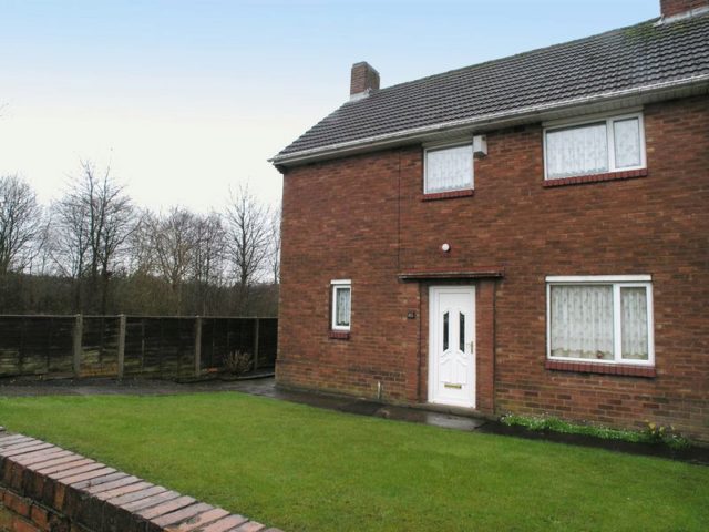 3 bedroom Semi-Detached house for sale in Holly Hall Road Dudley DY2