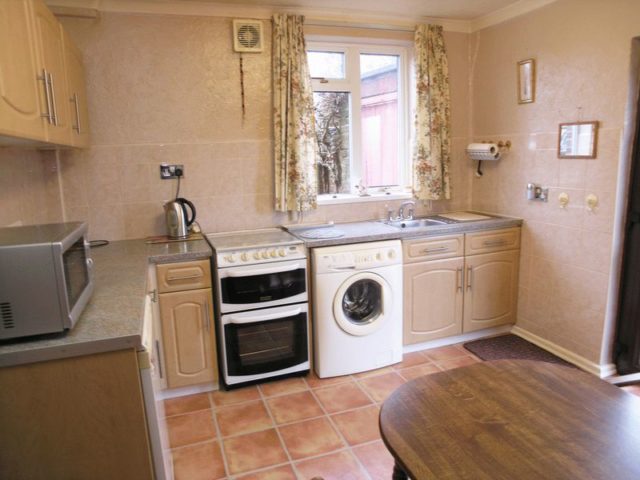 3 bedroom Semi-Detached house for sale in Holly Hall Road Dudley DY2