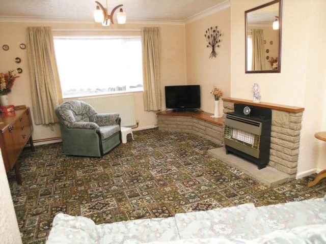 3 bedroom Semi-Detached house for sale in Holly Hall Road Dudley DY2