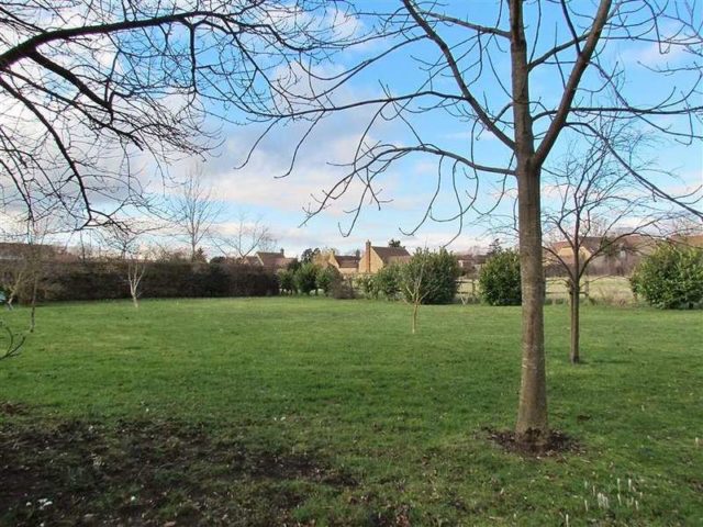 4 bedroom Flat to rent in Packhorse Lane Marcham Abingdon OX13