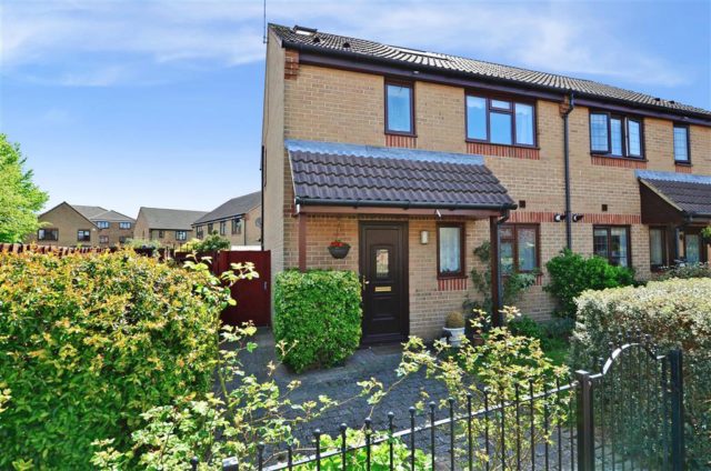 4 bedroom Semi-Detached house for sale in Austen Road Erith DA8