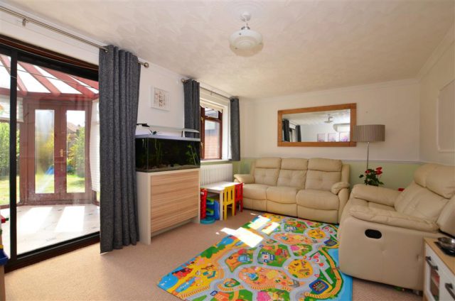 4 bedroom Semi-Detached house for sale in Austen Road Erith DA8