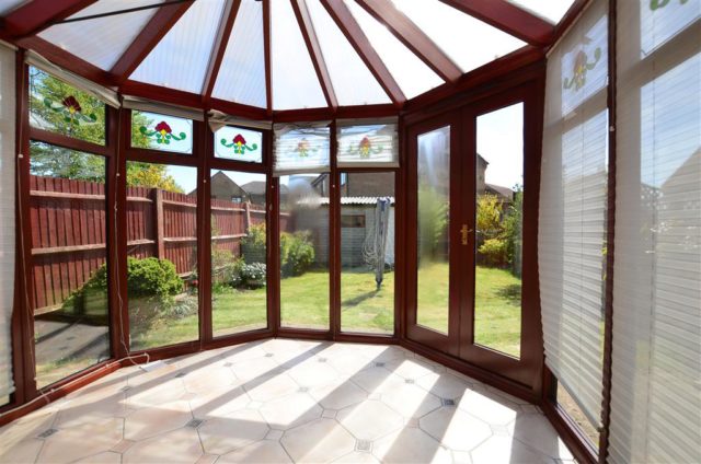 4 bedroom Semi-Detached house for sale in Austen Road Erith DA8