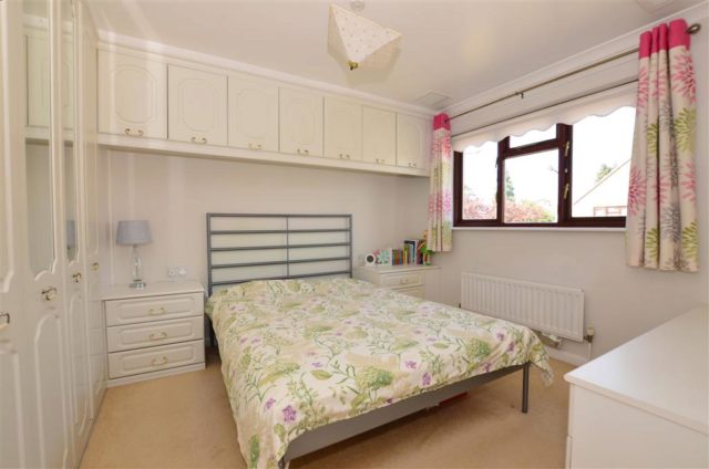 4 bedroom Semi-Detached house for sale in Austen Road Erith DA8