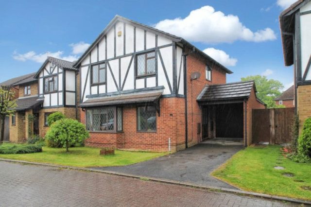 4 bedroom Detached house for sale in Clayfields Penn High Wycombe HP10