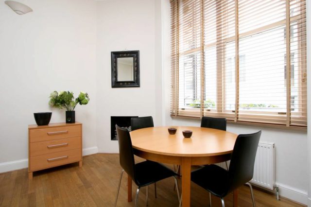 1 bedroom Ground Flat to rent in Campden Hill Road London W8