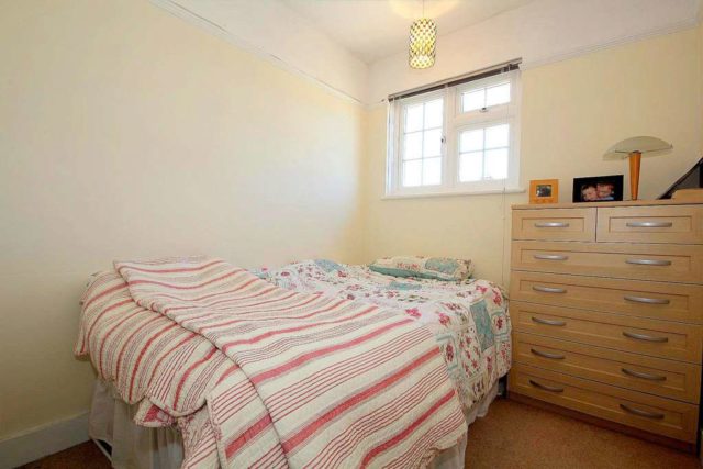 3 bedroom Semi-Detached house for sale in Chesham Road Bovingdon Hemel ...