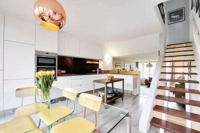 2 bedroom Property for sale in Highgate Spinney Crescent Road London N8