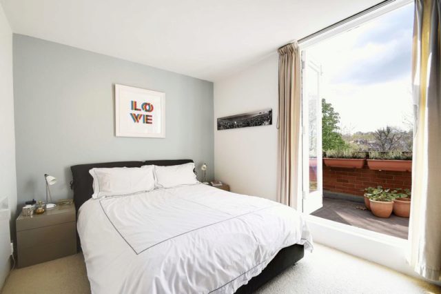 2 bedroom Property for sale in Highgate Spinney Crescent Road London N8