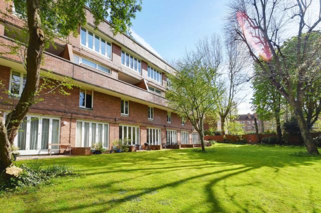 2 bedroom Property for sale in Highgate Spinney Crescent Road London N8