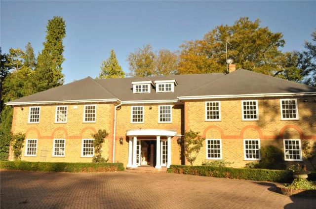 5 bedroom Detached house to rent in Kier Park Ascot SL5