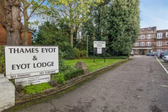 1 bedroom Flat to rent in Thames Eyot Cross Deep Twickenham TW1