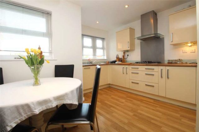 4 bedroom End of Terrace for sale in Smiles Place Woking GU22