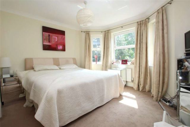 4 bedroom End of Terrace for sale in Smiles Place Woking GU22