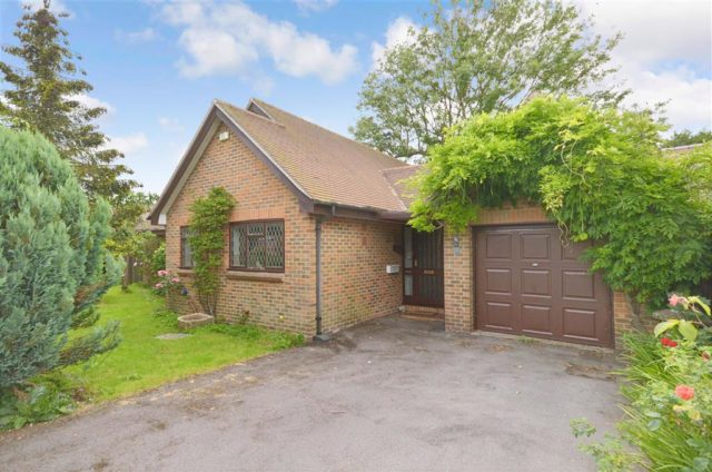 3 bedroom Bungalow for sale in Glebe Corner Wickham Fareham PO17