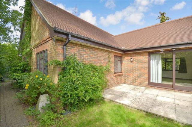 3 bedroom Bungalow for sale in Glebe Corner Wickham Fareham PO17