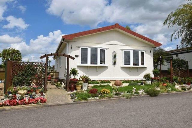 2 bedroom Property for sale in Peppercorn Caravan Park The Baulk ...