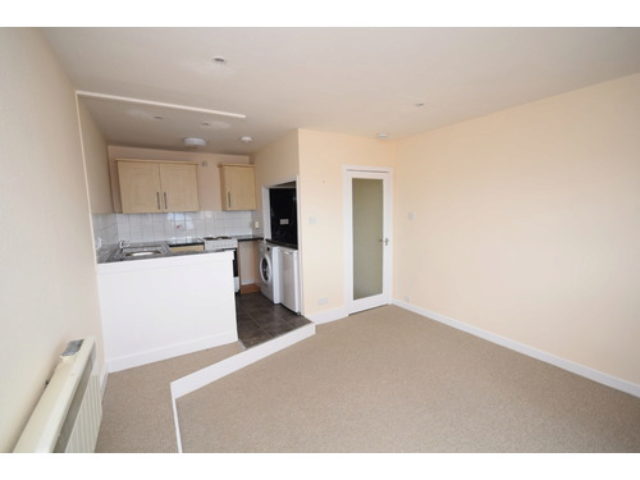 1 bedroom Flat to rent in Alexandra Street Perth PH2