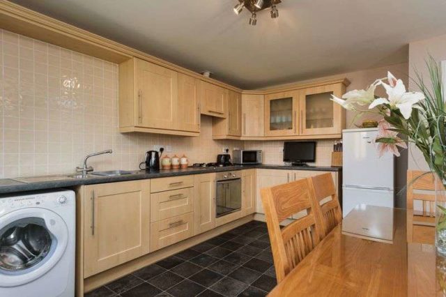 4 bedroom Semi-Detached house for sale in Billington Close Barnton ...